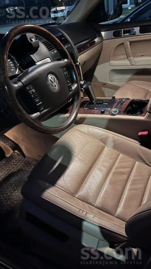 Melns Volkswagen Touareg 2007 Rīga, ar dzinēja tilpumu 3.00 L un nobraukumu 277 tūkst. km par 8000 €, foto 7 vietnē AUTOMOTO.COM.LV