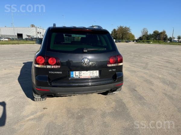 Black Volkswagen Touareg 2008 in Riga, with an engine capacity of 3.00 L and mileage of 291 thousand km for 3500 €, photo 10 on AUTOMOTO.COM.LV
