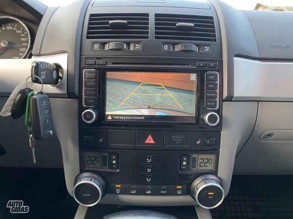 Black Volkswagen Touareg 2008 in Utena, with an engine capacity of 3.00 L and mileage of 311 thousand km for 7950 €, photo 2 on AUTOMOTO.COM.LV