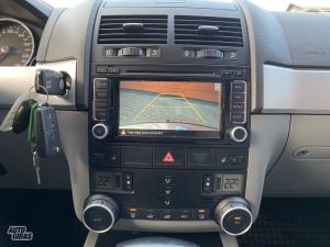 Black Volkswagen Touareg 2008 in Utena, with an engine capacity of 3.00 L and mileage of 311 thousand km for 7950 €, photo 3 on AUTOMOTO.COM.LV