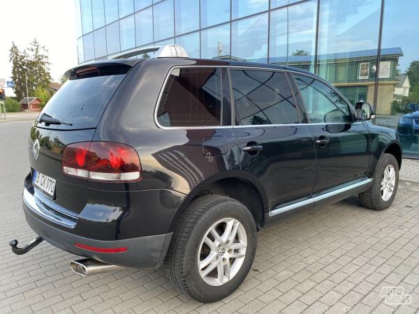 Black Volkswagen Touareg 2008 in Utena, with an engine capacity of 3.00 L and mileage of 311 thousand km for 7950 €, photo 3 on AUTOMOTO.COM.LV