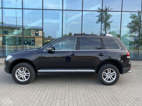 Black Volkswagen Touareg 2008 in Utena, with an engine capacity of 3.00 L and mileage of 311 thousand km for 7950 €, photo 5 on AUTOMOTO.COM.LV