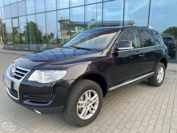 Black Volkswagen Touareg 2008 in Utena, with an engine capacity of 3.00 L and mileage of 311 thousand km for 7950 €, photo 7 on AUTOMOTO.COM.LV
