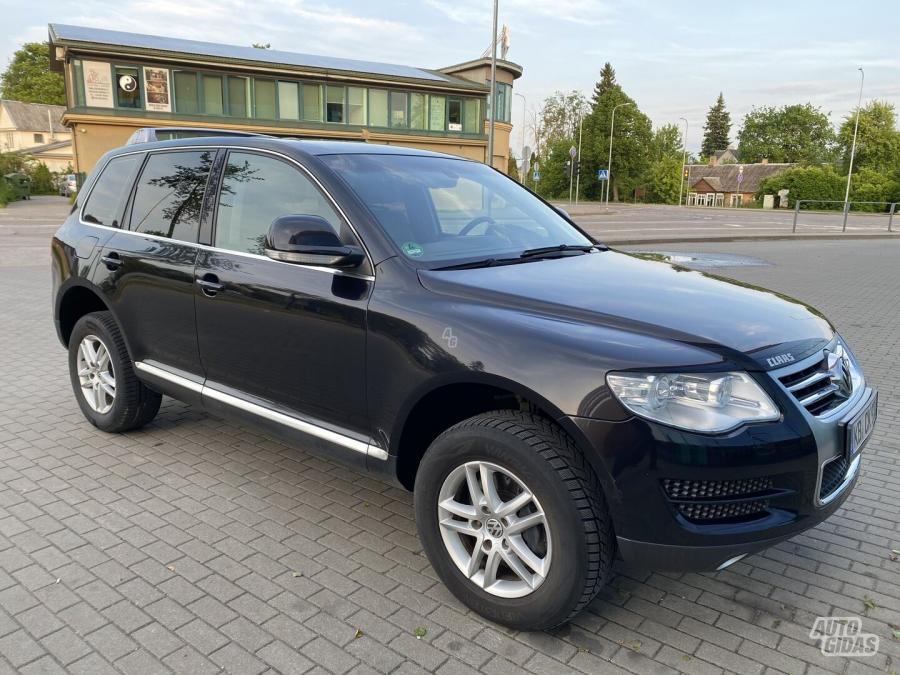 Black Volkswagen Touareg 2008 in Utena, with an engine capacity of 3.00 L and mileage of 311 thousand km for 7950 €, photo 10 on AUTOMOTO.COM.LV