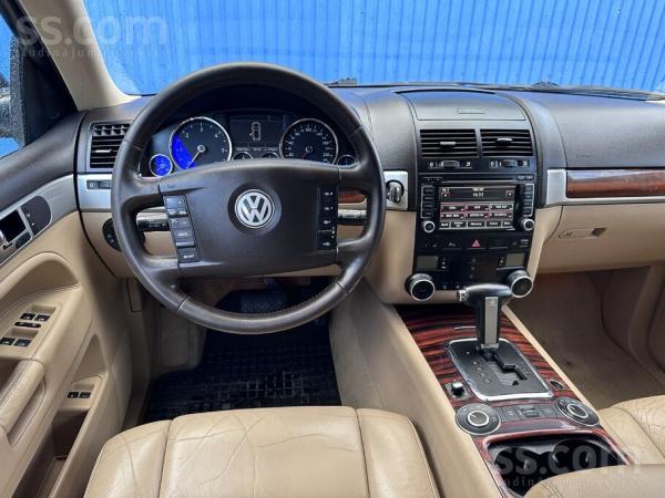 Black Volkswagen Touareg 2008 in Riga, with an engine capacity of 3.00 L and mileage of 384 thousand km for 4790 €, photo 11 on AUTOMOTO.COM.LV