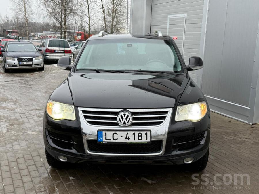 Black Volkswagen Touareg 2008 in Riga, with an engine capacity of 3.00 L and mileage of 392 thousand km for 4400 €, photo 2 on AUTOMOTO.COM.LV