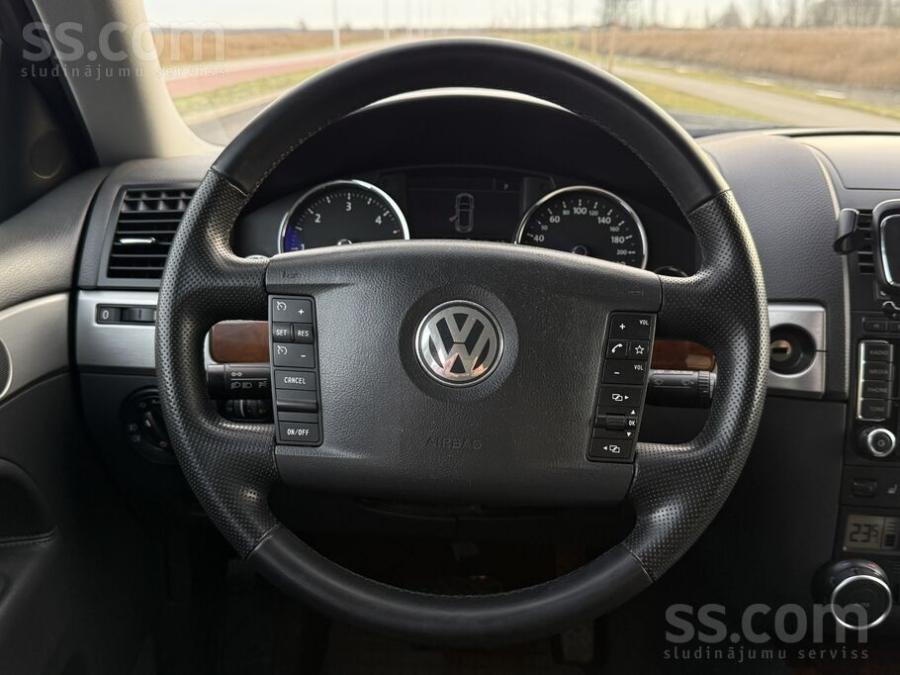Melns Volkswagen Touareg 2008 Liepāja, ar dzinēja tilpumu 3.00 L un nobraukumu 277 tūkst. km par 8400 €, foto 18 vietnē AUTOMOTO.COM.LV