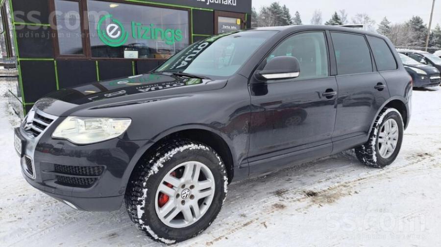 Black Volkswagen Touareg 2008 in Riga, with an engine capacity of 3.00 L and mileage of 319 thousand km for 6500 €, photo 1 on AUTOMOTO.COM.LV