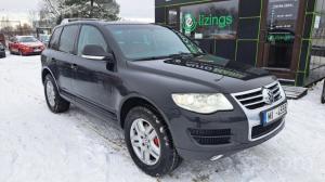 Black Volkswagen Touareg 2008 in Riga, with an engine capacity of 3.00 L and mileage of 319 thousand km for 6500 €, photo 3 on AUTOMOTO.COM.LV