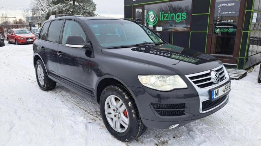 Black Volkswagen Touareg 2008 in Riga, with an engine capacity of 3.00 L and mileage of 319 thousand km for 6500 €, photo 3 on AUTOMOTO.COM.LV