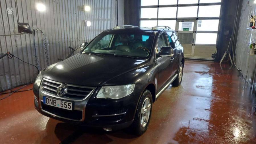 Black Volkswagen Touareg 2008 in Vilnius, with an engine capacity of 2.97 L and mileage of 237 thousand km for 6500 €, photo 12 on AUTOMOTO.COM.LV