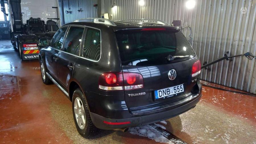 Black Volkswagen Touareg 2008 in Vilnius, with an engine capacity of 2.97 L and mileage of 237 thousand km for 6500 €, photo 13 on AUTOMOTO.COM.LV