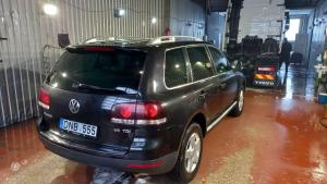 Black Volkswagen Touareg 2008 in Vilnius, with an engine capacity of 2.97 L and mileage of 237 thousand km for 6500 €, photo 14 on AUTOMOTO.COM.LV