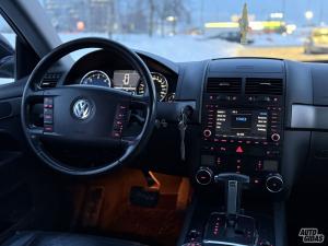 Melns Volkswagen Touareg 2008 Kauņa, ar dzinēja tilpumu 3.00 L un nobraukumu 297 tūkst. km par 5000 €, foto 6 vietnē AUTOMOTO.COM.LV