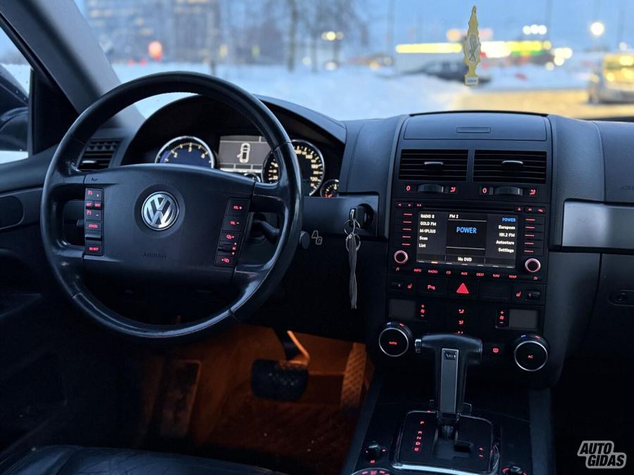 Melns Volkswagen Touareg 2008 Kauņa, ar dzinēja tilpumu 3.00 L un nobraukumu 297 tūkst. km par 5000 €, foto 6 vietnē AUTOMOTO.COM.LV