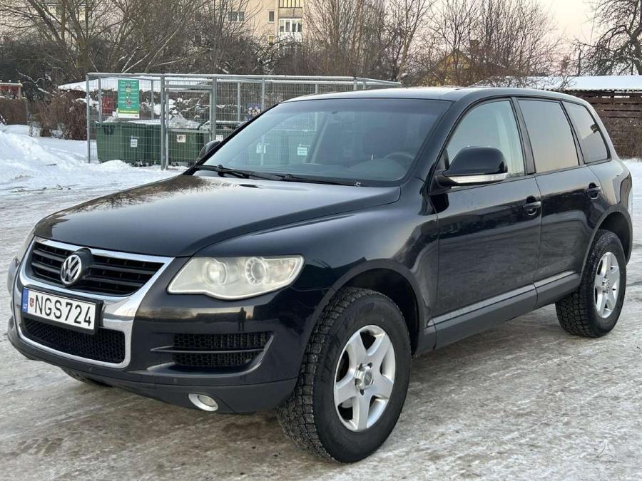Black Volkswagen Touareg 2008 in Ukmerge, with an engine capacity of 2.46 L and mileage of 311 thousand km for 3450 €, photo 1 on AUTOMOTO.COM.LV