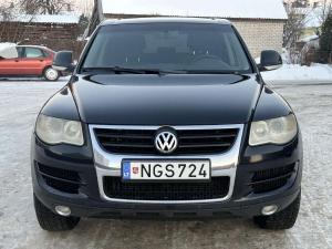 Black Volkswagen Touareg 2008 in Ukmerge, with an engine capacity of 2.46 L and mileage of 311 thousand km for 3450 €, photo 3 on AUTOMOTO.COM.LV