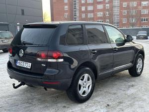 Black Volkswagen Touareg 2008 in Ukmerge, with an engine capacity of 2.46 L and mileage of 311 thousand km for 3450 €, photo 4 on AUTOMOTO.COM.LV