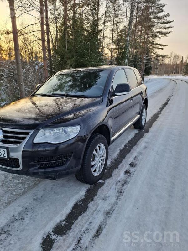 Melns Volkswagen Touareg 2008 Daugavpils, ar dzinēja tilpumu 3.00 L un nobraukumu 260 tūkst. km par 5300 €, foto 4 vietnē AUTOMOTO.COM.LV