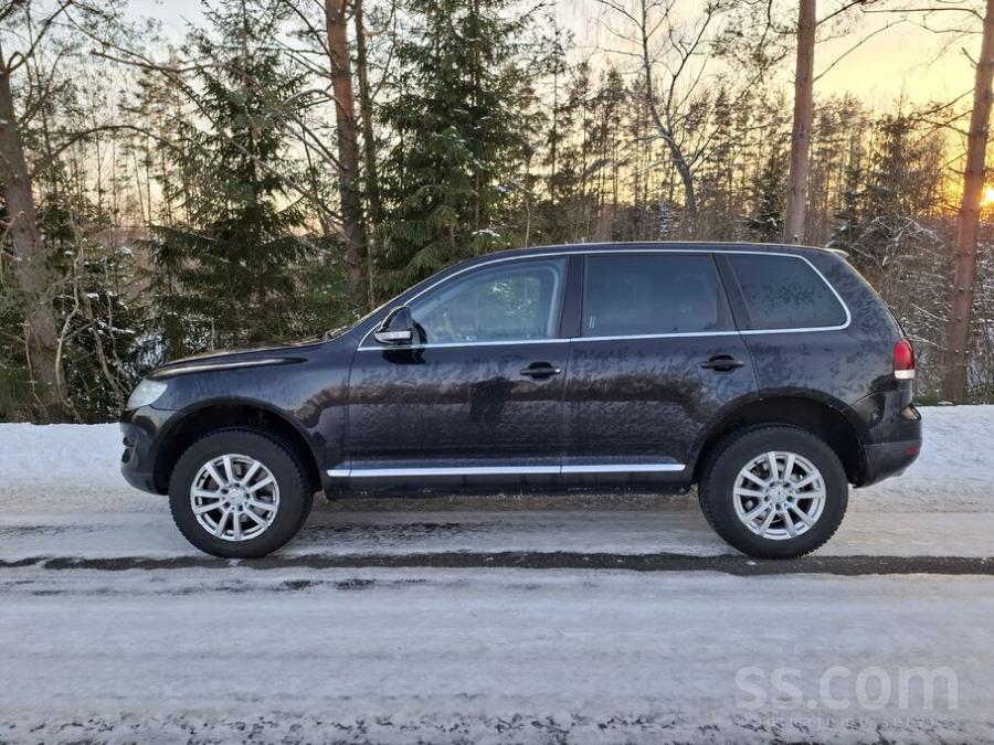 Melns Volkswagen Touareg 2008 Daugavpils, ar dzinēja tilpumu 3.00 L un nobraukumu 260 tūkst. km par 5300 €, foto 5 vietnē AUTOMOTO.COM.LV