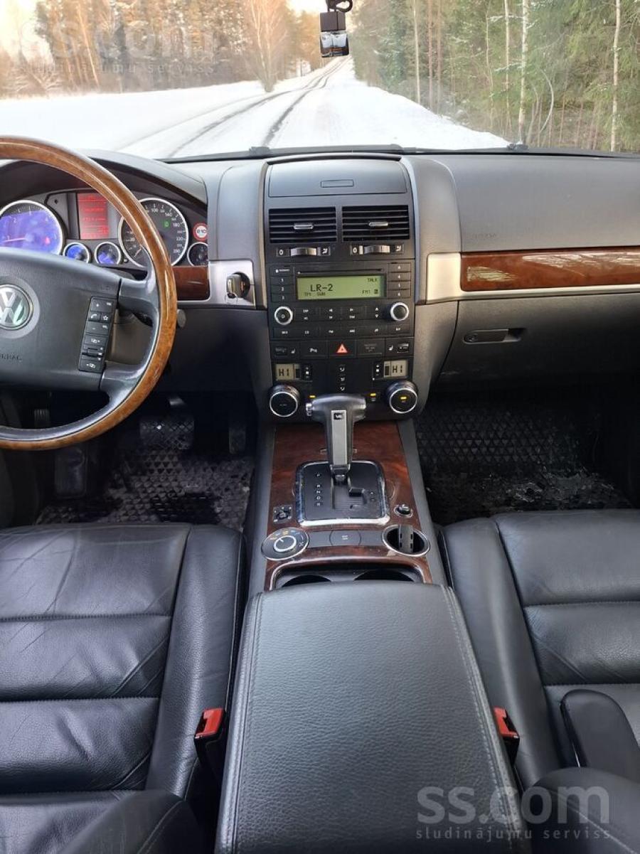 Melns Volkswagen Touareg 2008 Daugavpils, ar dzinēja tilpumu 3.00 L un nobraukumu 260 tūkst. km par 5300 €, foto 25 vietnē AUTOMOTO.COM.LV