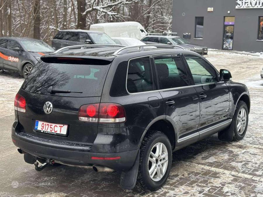 Melns Volkswagen Touareg 2008 Nemenčinė, ar dzinēja tilpumu 3.00 L un nobraukumu 282 tūkst. km par 5000 €, foto 4 vietnē AUTOMOTO.COM.LV