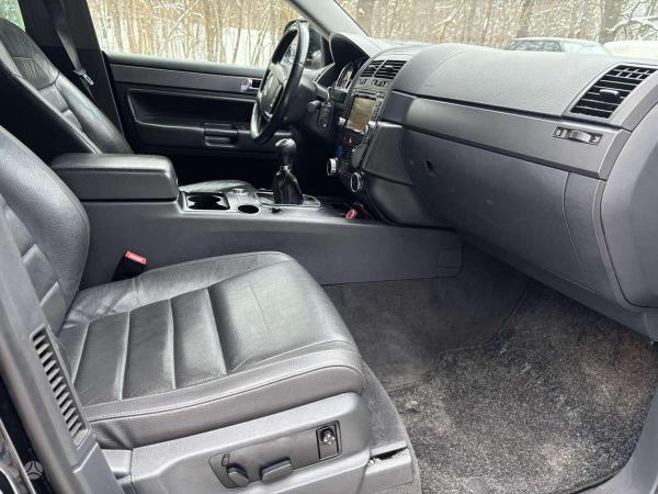 Melns Volkswagen Touareg 2008 Nemenčinė, ar dzinēja tilpumu 3.00 L un nobraukumu 282 tūkst. km par 5000 €, foto 7 vietnē AUTOMOTO.COM.LV