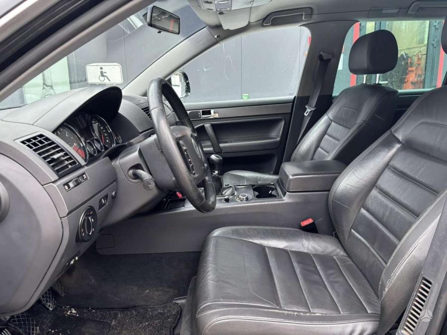 Melns Volkswagen Touareg 2008 Nemenčinė, ar dzinēja tilpumu 3.00 L un nobraukumu 282 tūkst. km par 5000 €, foto 8 vietnē AUTOMOTO.COM.LV