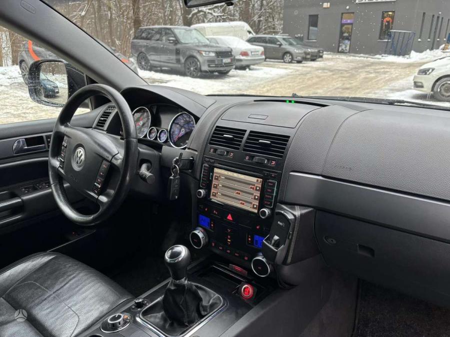 Melns Volkswagen Touareg 2008 Nemenčinė, ar dzinēja tilpumu 3.00 L un nobraukumu 282 tūkst. km par 5000 €, foto 11 vietnē AUTOMOTO.COM.LV