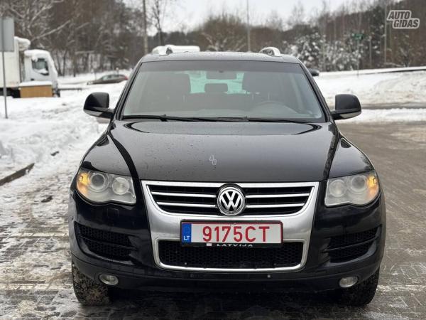 Melns Volkswagen Touareg 2008 Viļņa, ar dzinēja tilpumu 3.00 L un nobraukumu 282 tūkst. km par 5000 €, foto 3 vietnē AUTOMOTO.COM.LV