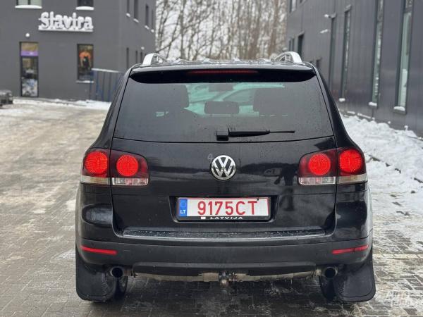 Melns Volkswagen Touareg 2008 Viļņa, ar dzinēja tilpumu 3.00 L un nobraukumu 282 tūkst. km par 5000 €, foto 6 vietnē AUTOMOTO.COM.LV