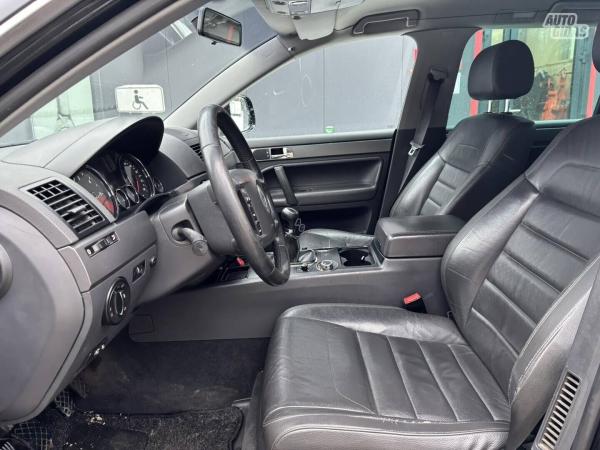 Melns Volkswagen Touareg 2008 Viļņa, ar dzinēja tilpumu 3.00 L un nobraukumu 282 tūkst. km par 5000 €, foto 8 vietnē AUTOMOTO.COM.LV