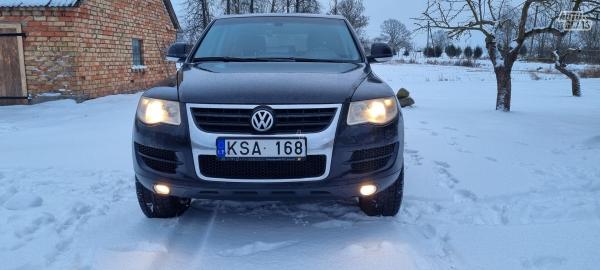 Melns Volkswagen Touareg 2008 Panevēža, ar dzinēja tilpumu 2.50 L un nobraukumu 333 tūkst. km par 4000 €, foto 1 vietnē AUTOMOTO.COM.LV