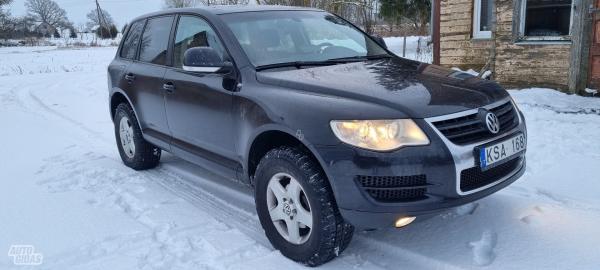 Melns Volkswagen Touareg 2008 Panevēža, ar dzinēja tilpumu 2.50 L un nobraukumu 333 tūkst. km par 4000 €, foto 4 vietnē AUTOMOTO.COM.LV