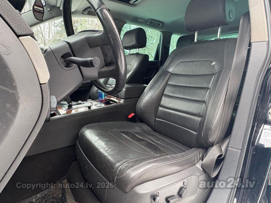Melns Volkswagen Touareg 2008 Rapla, ar dzinēja tilpumu 3.00 L un nobraukumu 0 tūkst. km par 3500 €, foto 9 vietnē AUTOMOTO.COM.LV