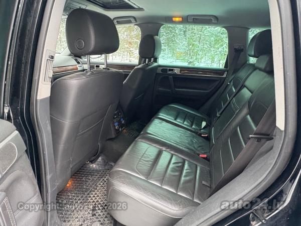 Melns Volkswagen Touareg 2008 Rapla, ar dzinēja tilpumu 3.00 L un nobraukumu 0 tūkst. km par 3500 €, foto 11 vietnē AUTOMOTO.COM.LV