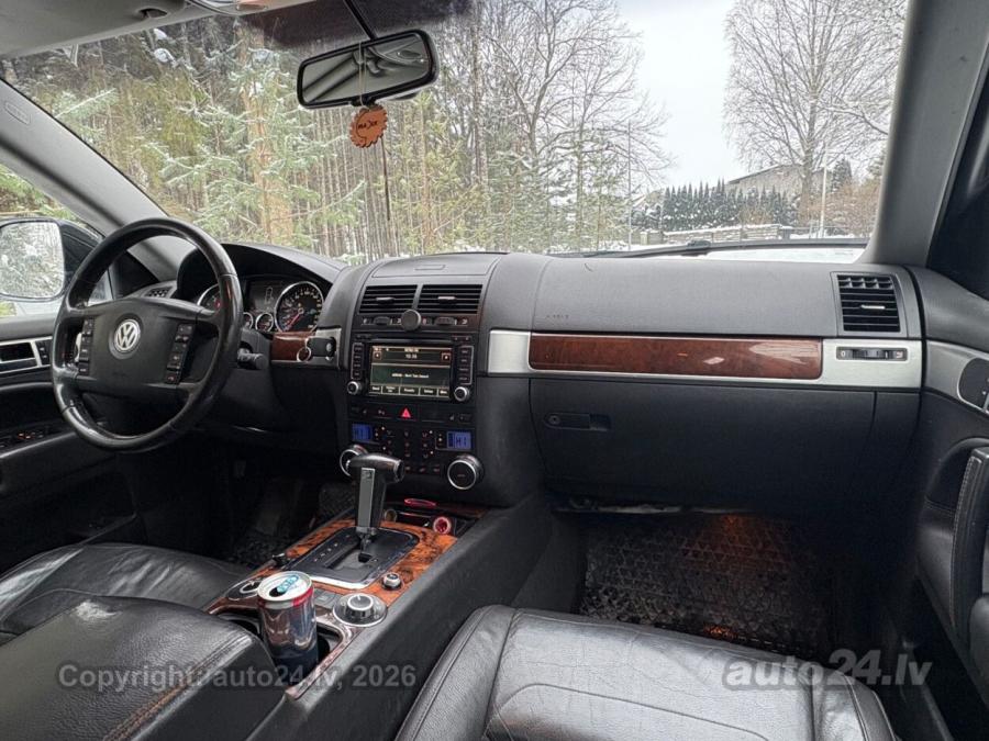 Melns Volkswagen Touareg 2008 Rapla, ar dzinēja tilpumu 3.00 L un nobraukumu 0 tūkst. km par 3500 €, foto 13 vietnē AUTOMOTO.COM.LV