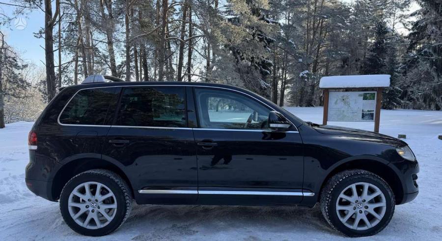 Melns Volkswagen Touareg 2008 Raseiniai, ar dzinēja tilpumu 3.00 L un nobraukumu 306 tūkst. km par 5350 €, foto 4 vietnē AUTOMOTO.COM.LV