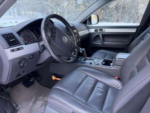 Melns Volkswagen Touareg 2008 Raseiniai, ar dzinēja tilpumu 3.00 L un nobraukumu 306 tūkst. km par 5350 €, foto 5 vietnē AUTOMOTO.COM.LV