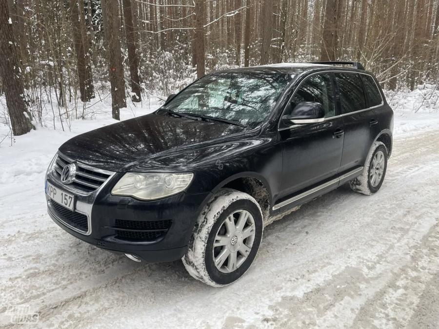 Melns Volkswagen Touareg 2008 Viļņa, ar dzinēja tilpumu 3.00 L un nobraukumu 355 tūkst. km par 4700 €, foto 2 vietnē AUTOMOTO.COM.LV