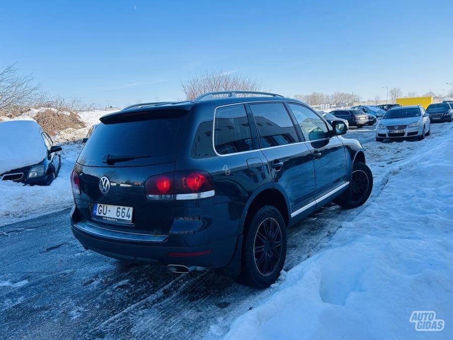 Black Volkswagen Touareg 2008 in Klaipeda, with an engine capacity of 3.60 L and mileage of 300 thousand km for 4300 €, photo 2 on AUTOMOTO.COM.LV