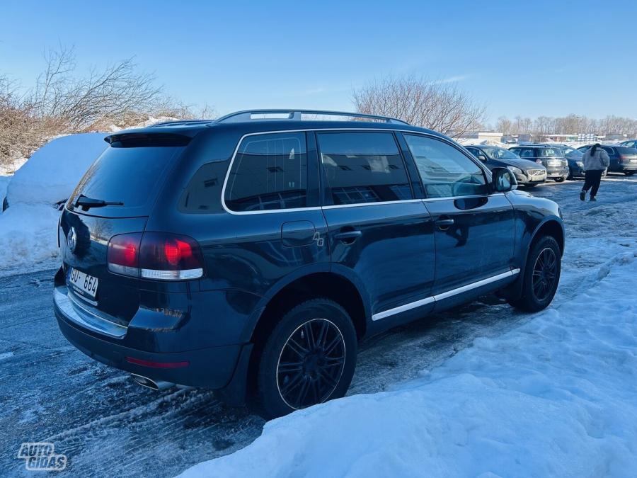 Black Volkswagen Touareg 2008 in Klaipeda, with an engine capacity of 3.60 L and mileage of 300 thousand km for 4300 €, photo 4 on AUTOMOTO.COM.LV
