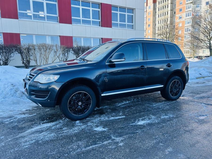Black Volkswagen Touareg 2008 in Klaipeda, with an engine capacity of 3.60 L and mileage of 300 thousand km for 4300 €, photo 7 on AUTOMOTO.COM.LV
