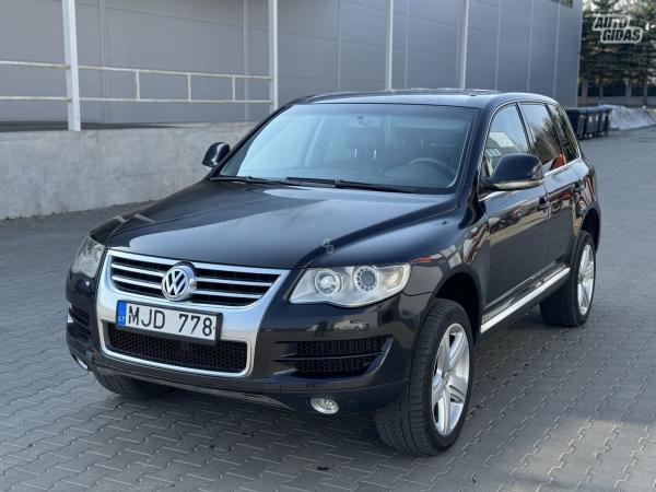 Melns Volkswagen Touareg 2008 Viļņa, ar dzinēja tilpumu 2.50 L un nobraukumu 236 tūkst. km par 3300 €, foto 1 vietnē AUTOMOTO.COM.LV