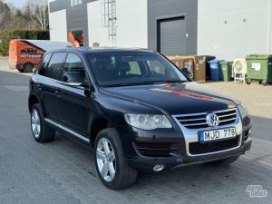 Melns Volkswagen Touareg 2008 Viļņa, ar dzinēja tilpumu 2.50 L un nobraukumu 250 tūkst. km par 3300 €, foto 2 vietnē AUTOMOTO.COM.LV