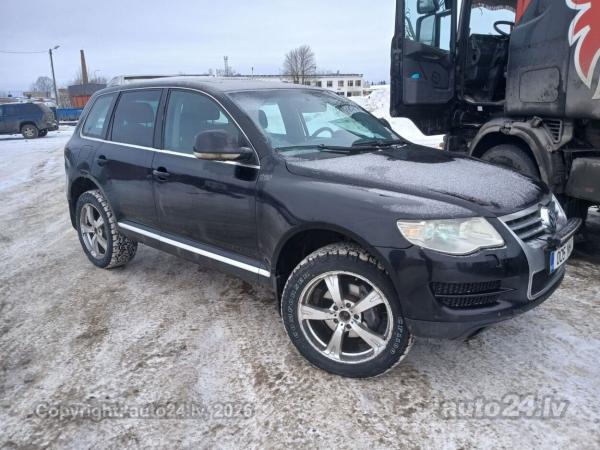 Black Volkswagen Touareg 2008 in Rakvere, with an engine capacity of 3.00 L and mileage of 479 thousand km for 3500 €, photo 1 on AUTOMOTO.COM.LV