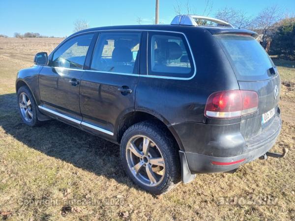 Black Volkswagen Touareg 2008 in Rakvere, with an engine capacity of 3.00 L and mileage of 479 thousand km for 3500 €, photo 5 on AUTOMOTO.COM.LV