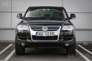 Black Volkswagen Touareg 2008 in Riga, with an engine capacity of 3.00 L and mileage of 306 thousand km for 6500 €, photo 3 on AUTOMOTO.COM.LV