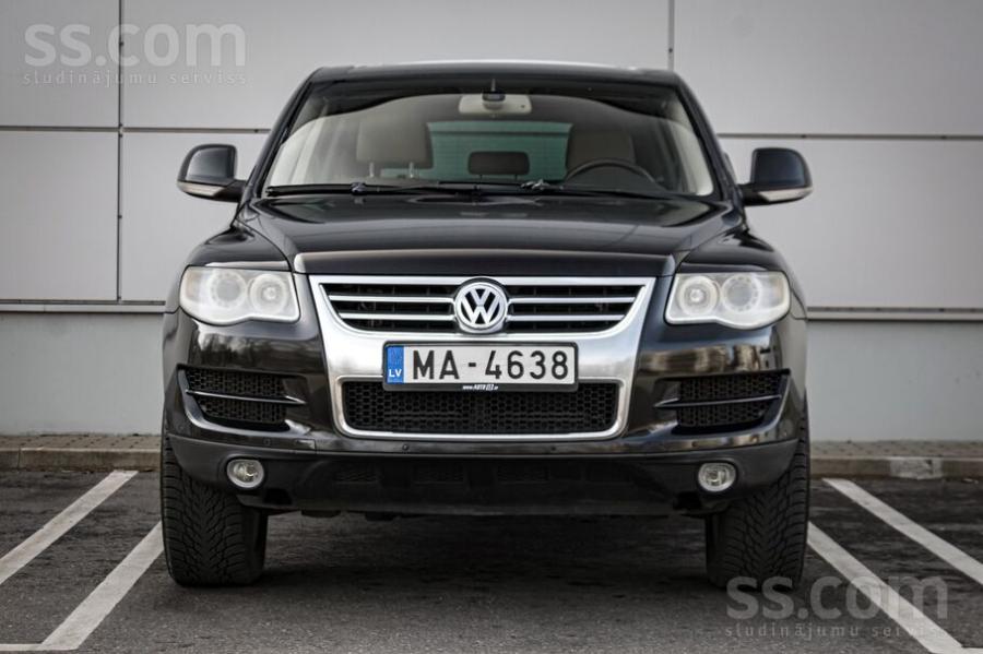 Black Volkswagen Touareg 2008 in Riga, with an engine capacity of 3.00 L and mileage of 306 thousand km for 6500 €, photo 3 on AUTOMOTO.COM.LV