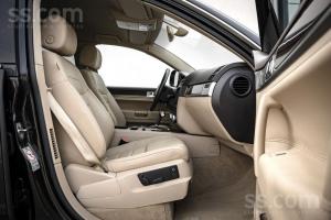 Black Volkswagen Touareg 2008 in Riga, with an engine capacity of 3.00 L and mileage of 306 thousand km for 6500 €, photo 12 on AUTOMOTO.COM.LV